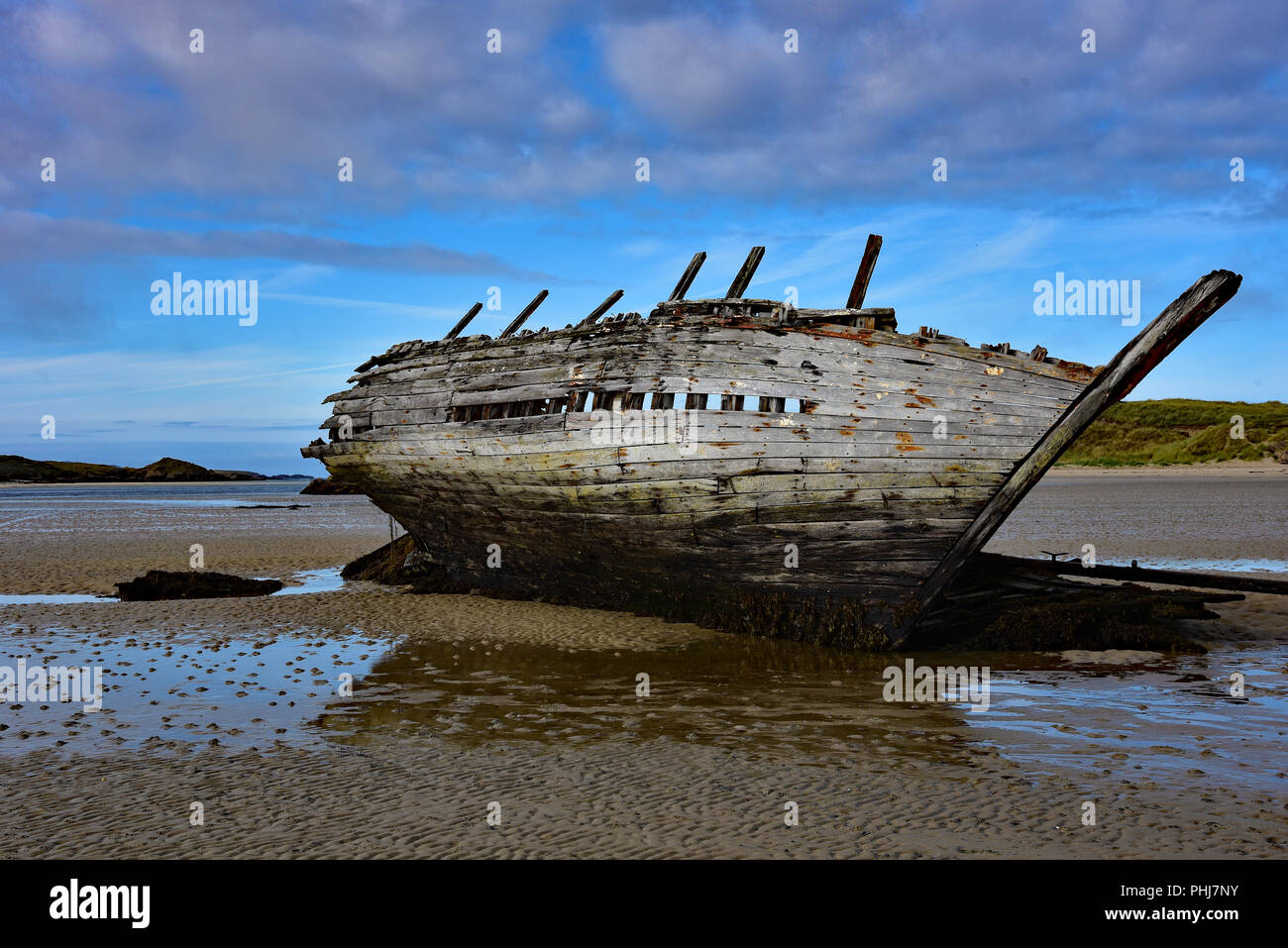 Shipwrecking hi-res stock photography and images - Alamy