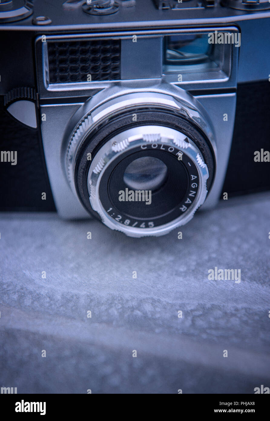 Still life of an old film camera Stock Photo - Alamy