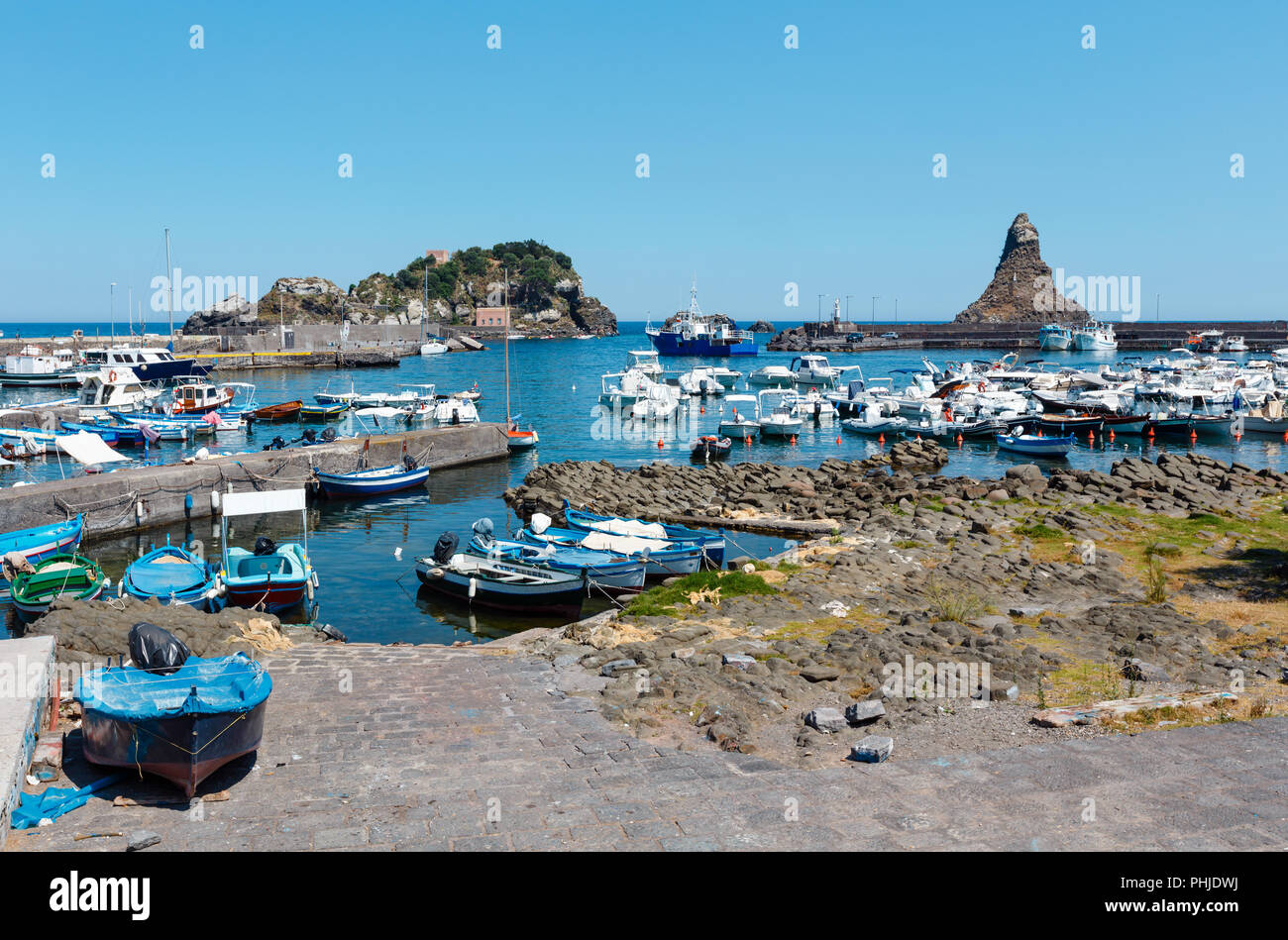 Aci trezza port hi-res stock photography and images - Alamy