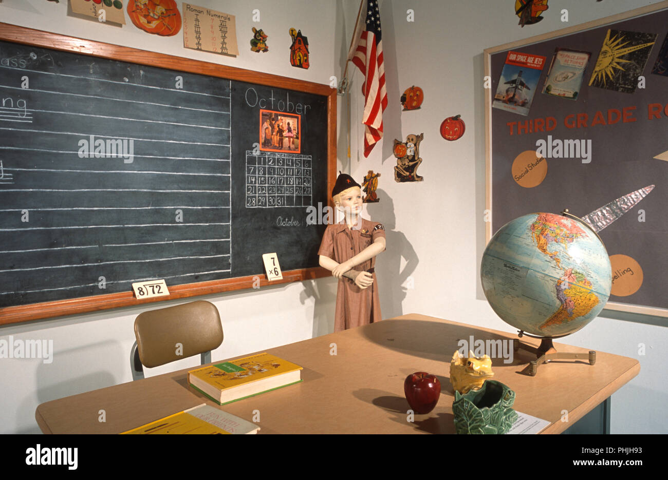 Third grade classroom hi-res stock photography and images - Alamy