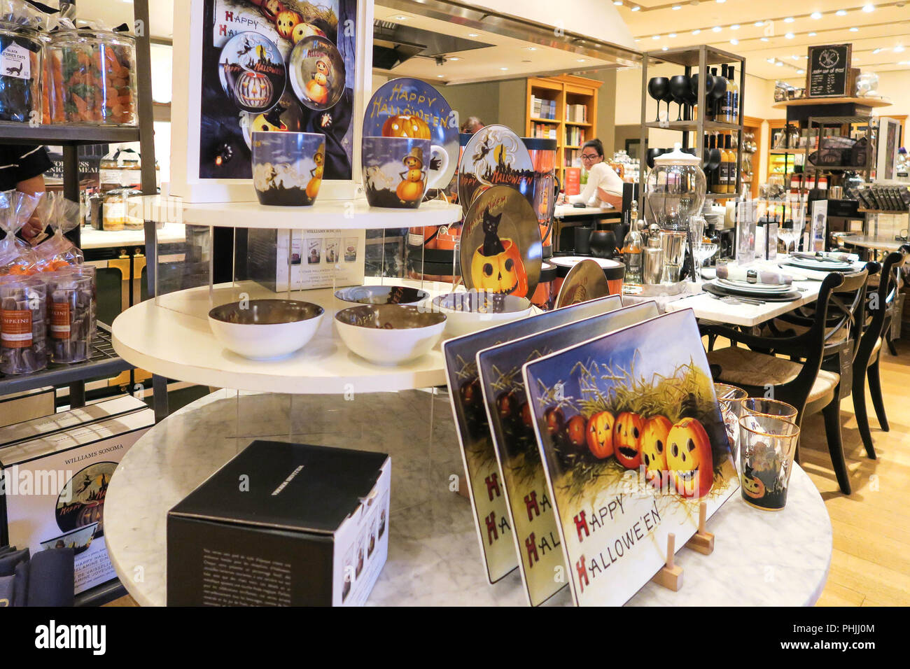 Williams Sonoma , time Warner Center Store, NYC, USA Stock Photo - Alamy