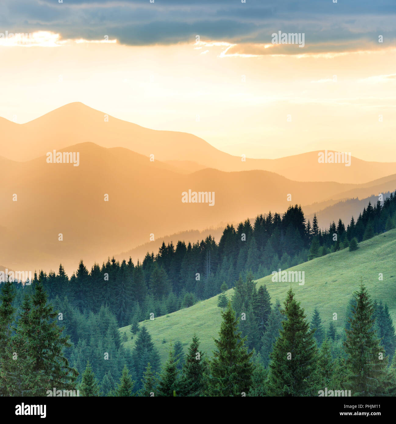 Beautiful scenic sunset in countryside hi-res stock photography and ...