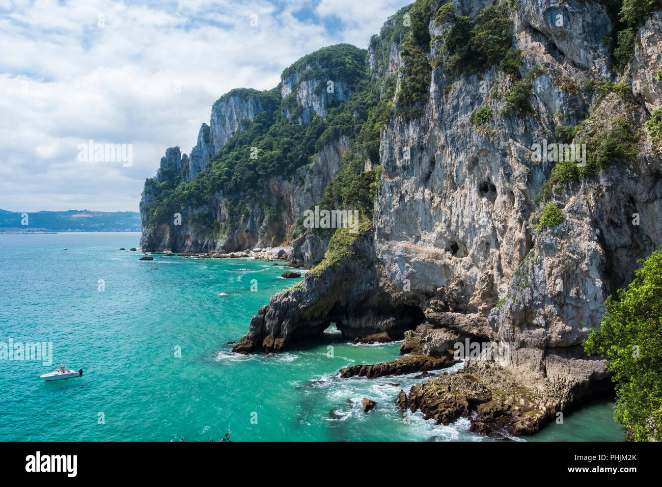 Natural coastal cliffs hi-res stock photography and images - Alamy