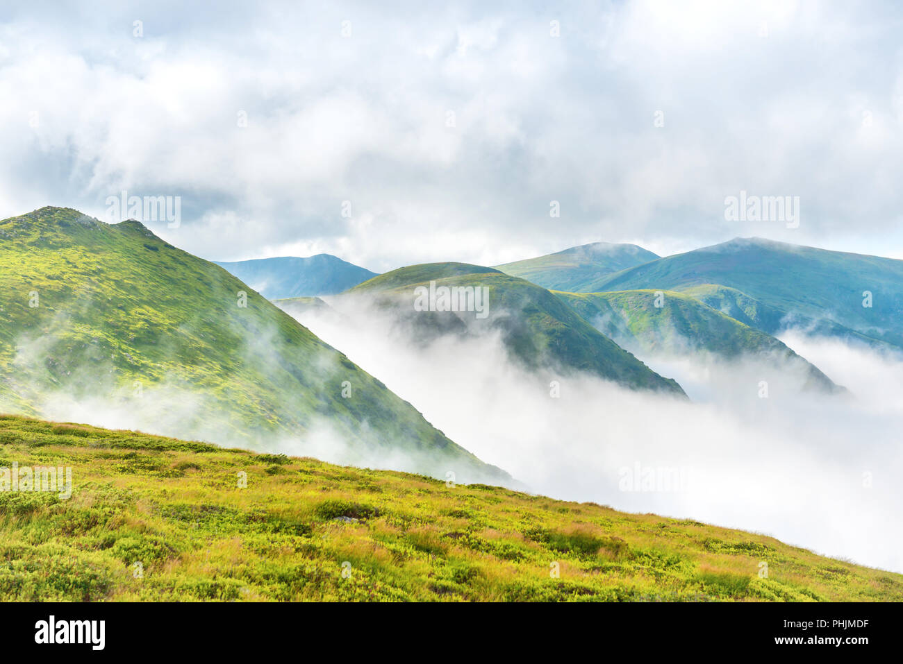 Green mountains hi-res stock photography and images - Alamy