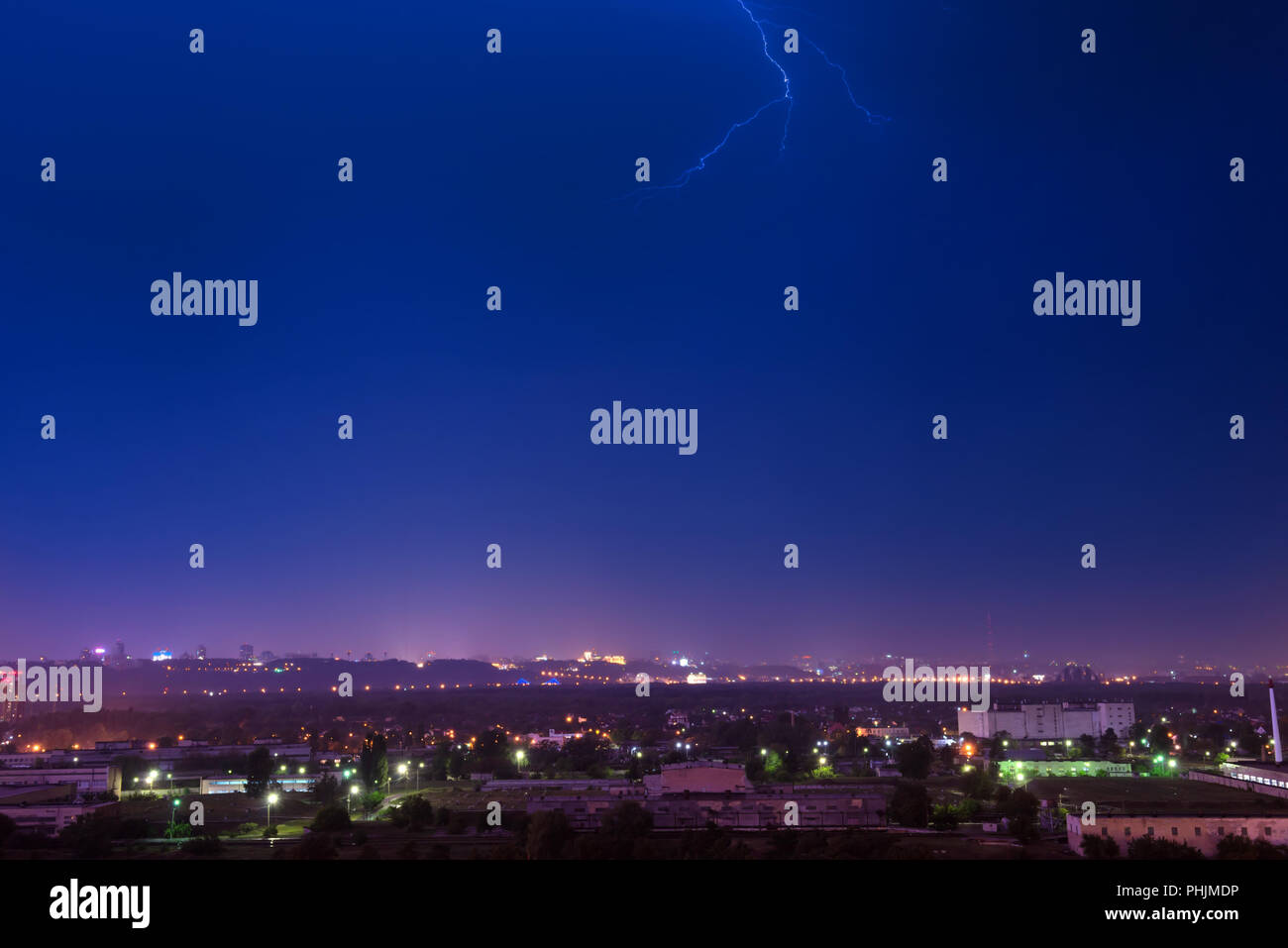 Lightning storm city hi-res stock photography and images - Alamy