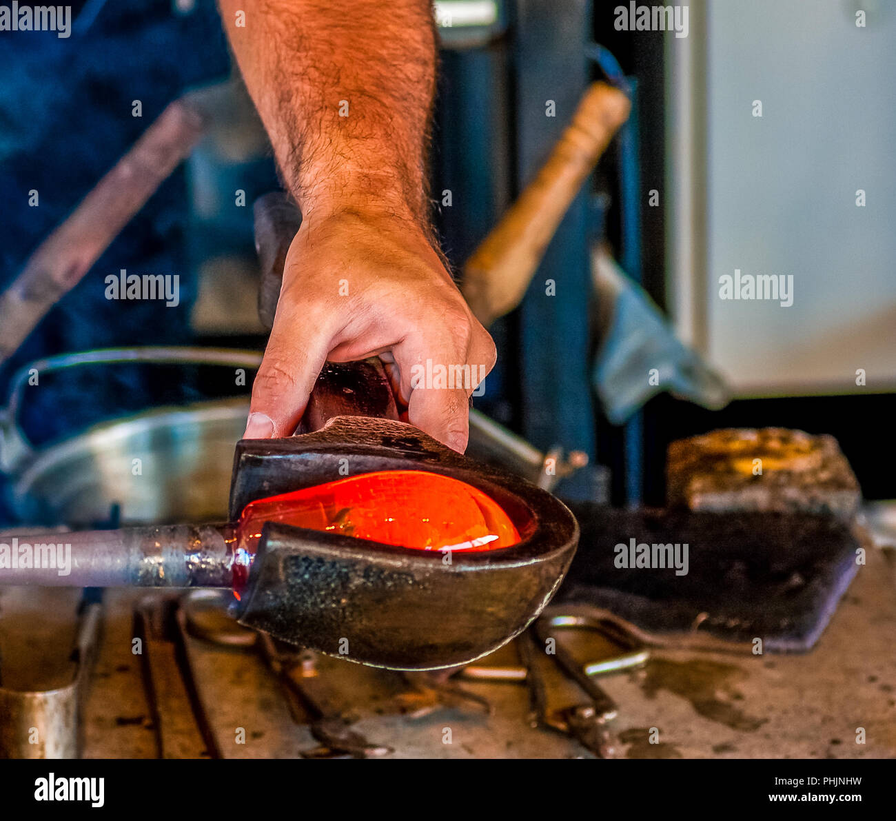 Glassblower forming molten glass hi-res stock photography and images ...