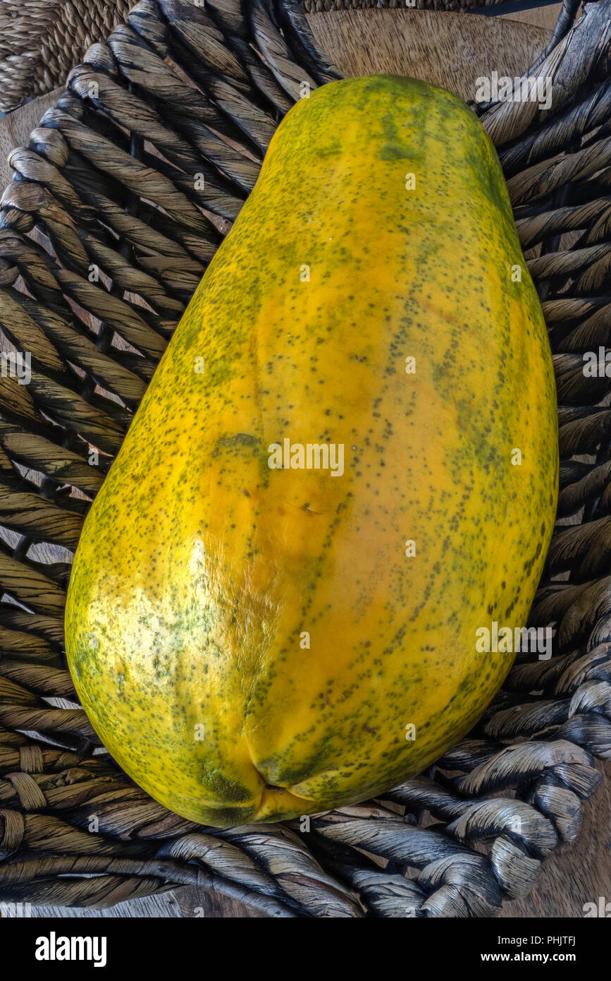Papaya, ripe fruit Stock Photo - Alamy