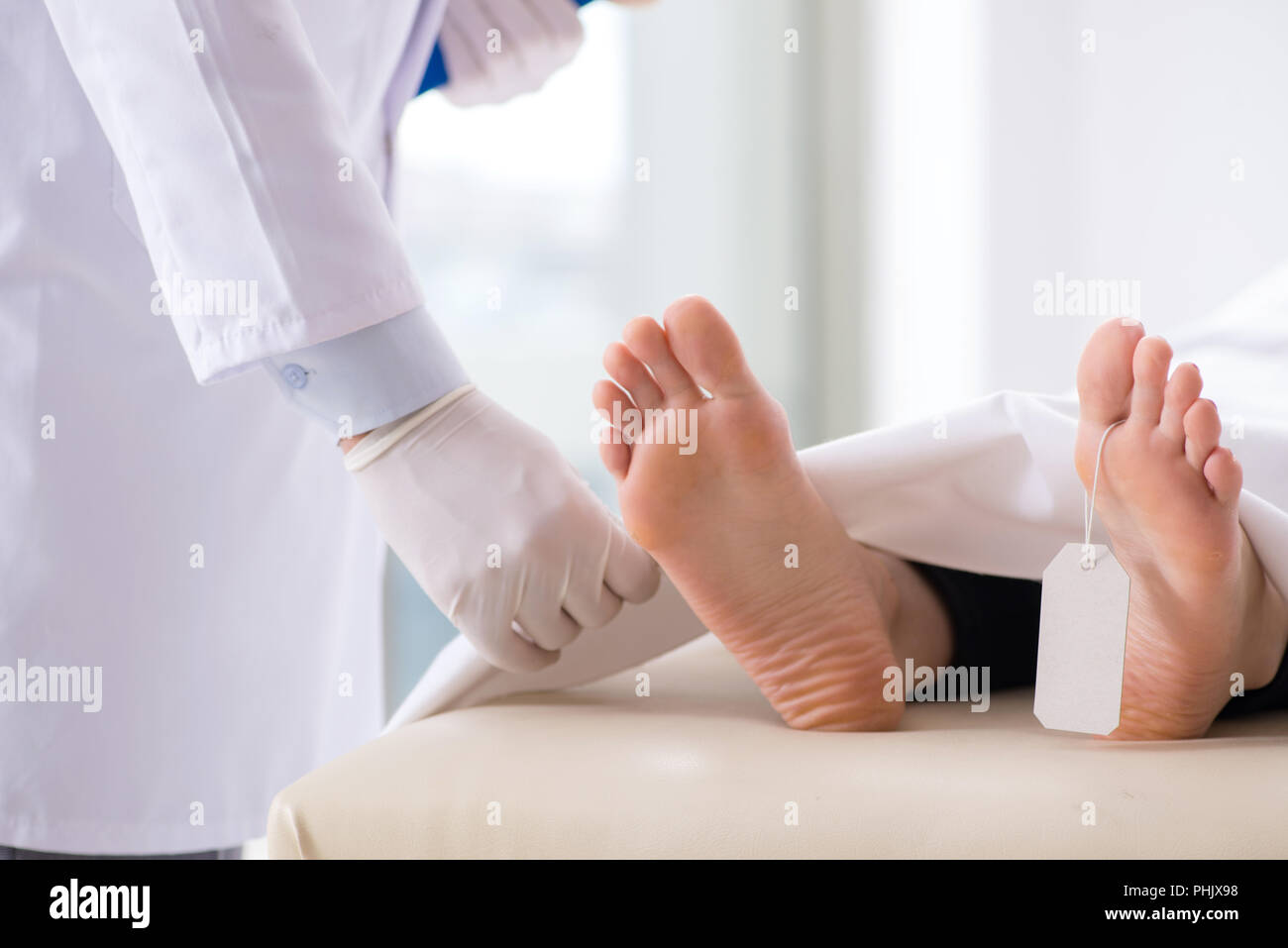 Police coroner examining dead body corpse in morgue Stock Photo - Alamy