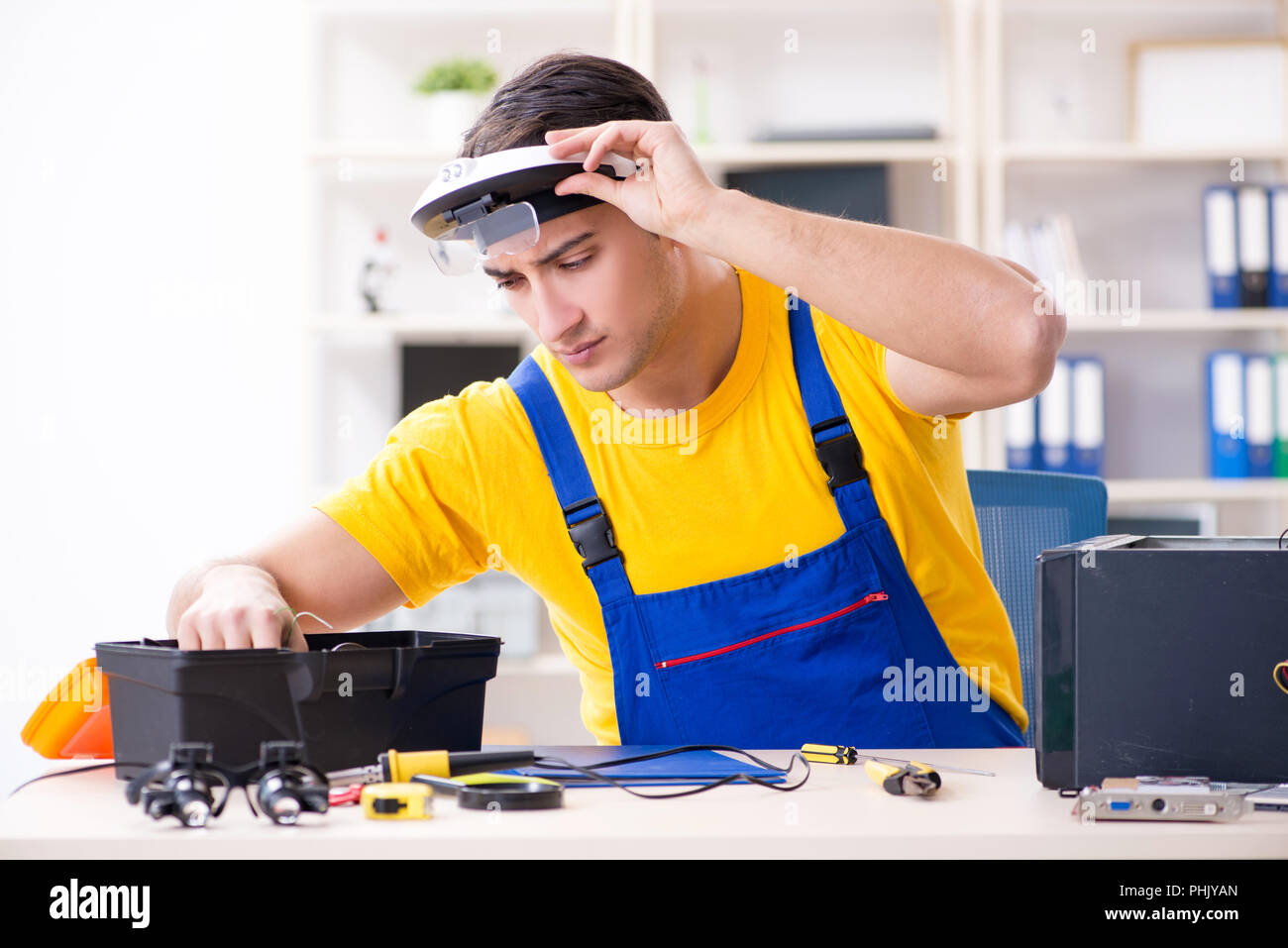 Computer equi hi-res stock photography and images - Alamy