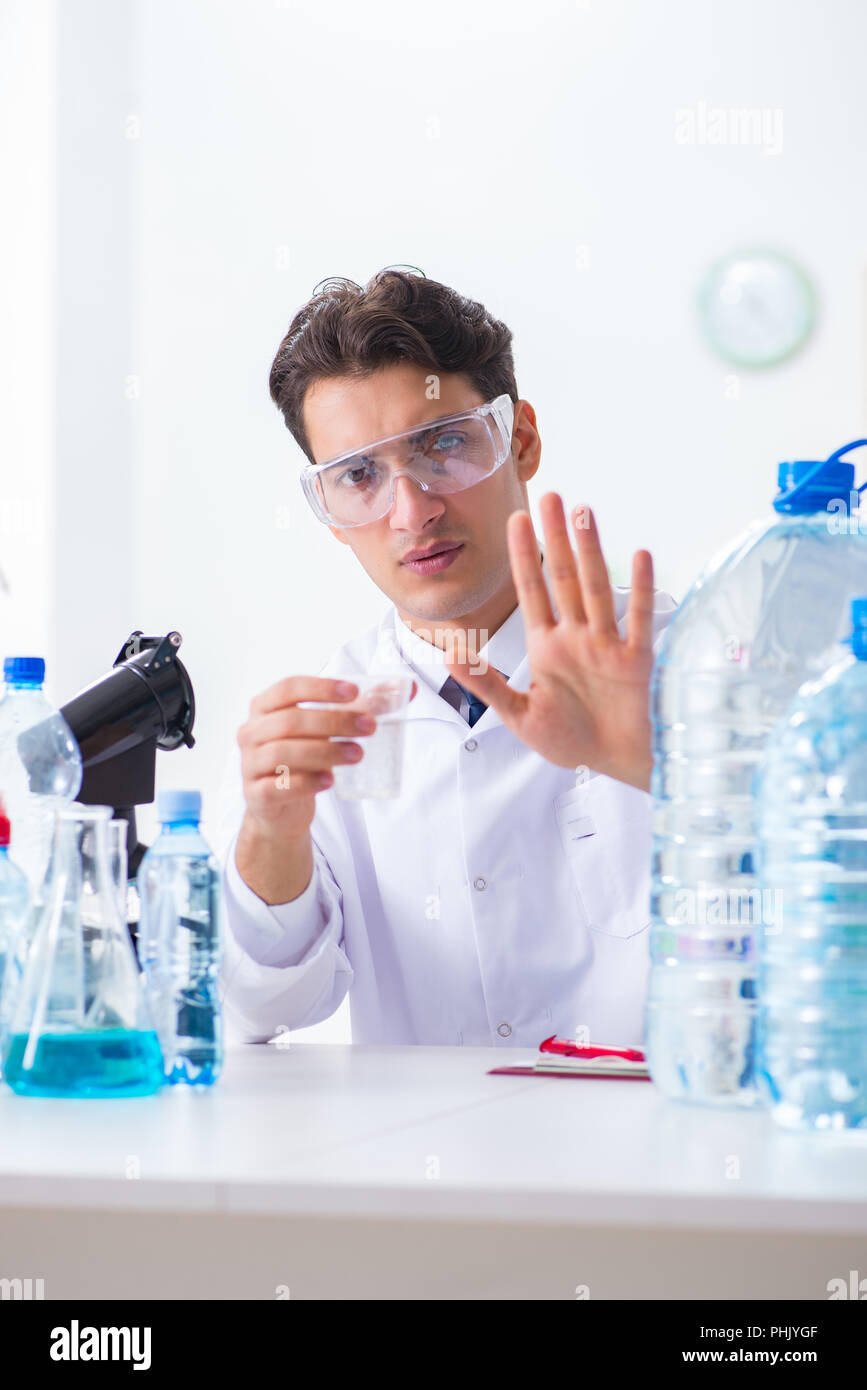 Lab assistant testing water quality Stock Photo - Alamy