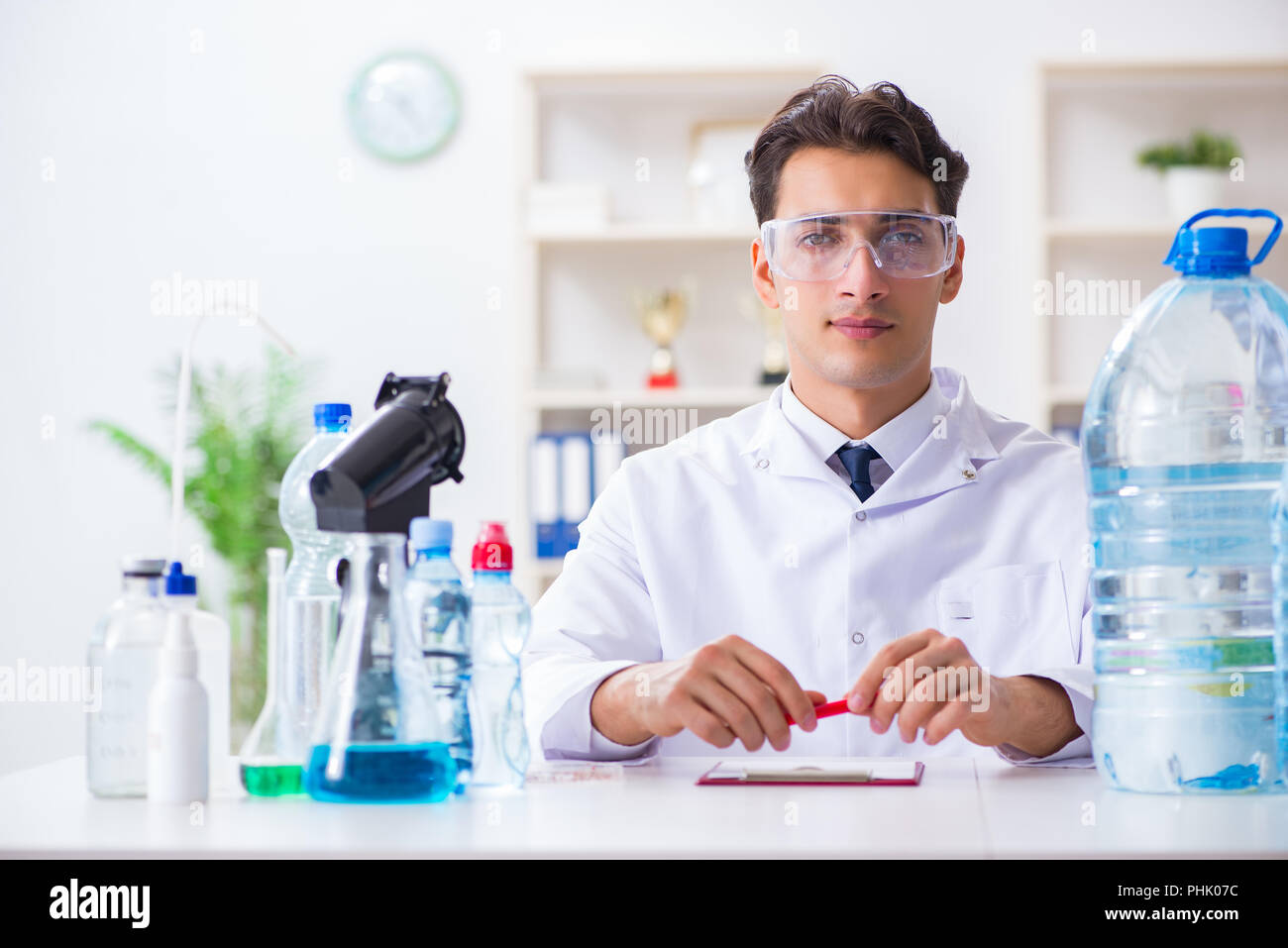 Lab assistant testing water quality Stock Photo - Alamy