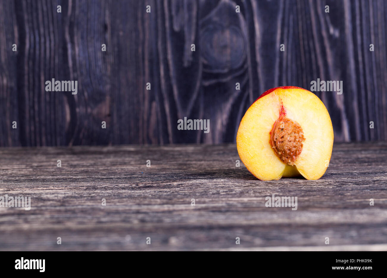Cut juicy nectarine bone hi-res stock photography and images - Alamy