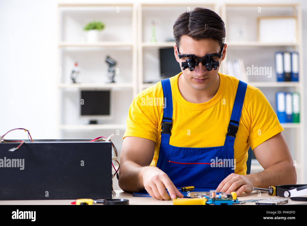 Computer repair technician repairing hardware Stock Photo - Alamy