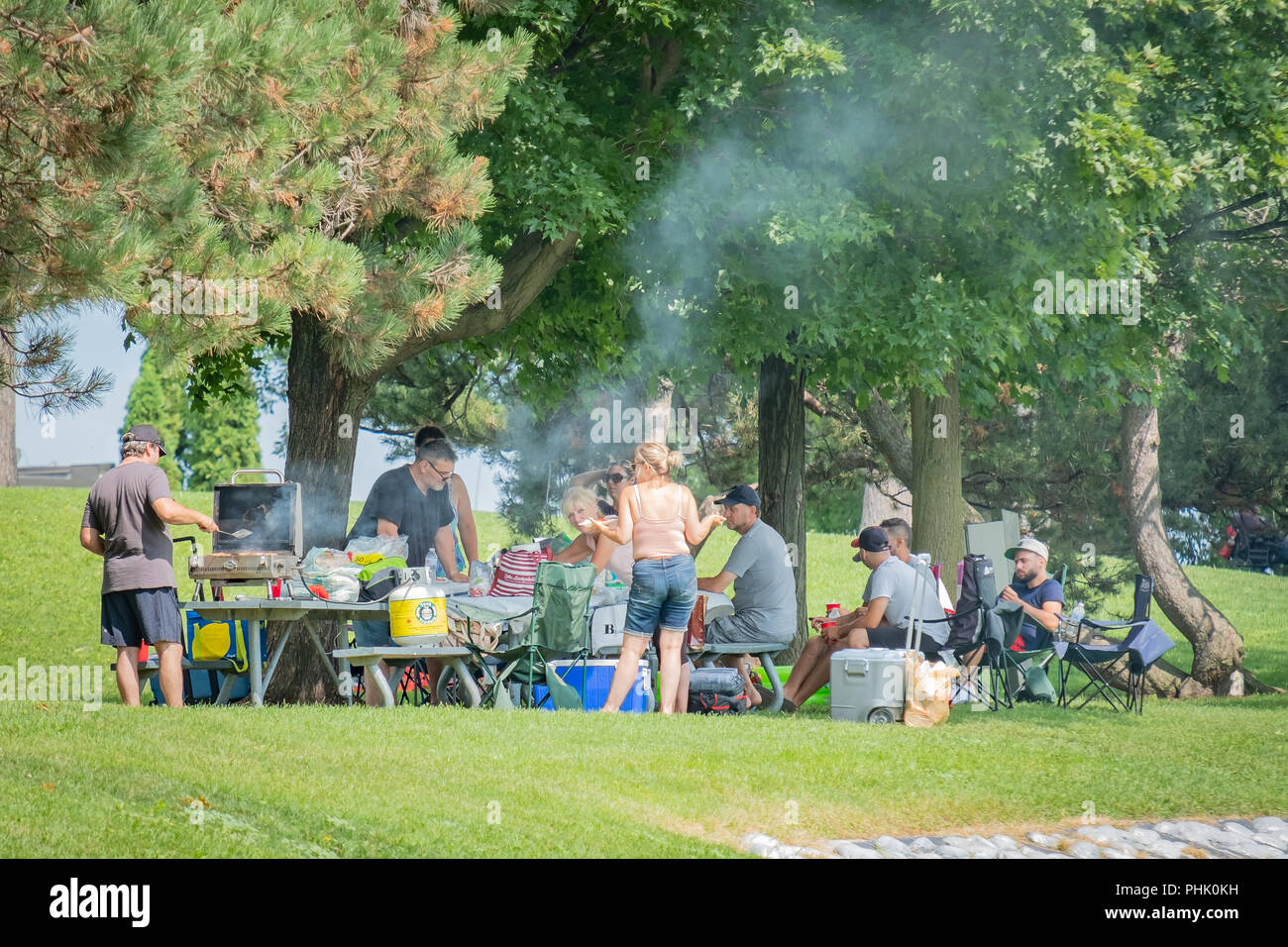 Picnic under trees hi-res stock photography and images - Alamy