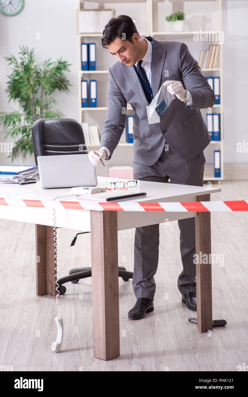 Forensics investigator at the scene of office crime Stock Photo - Alamy