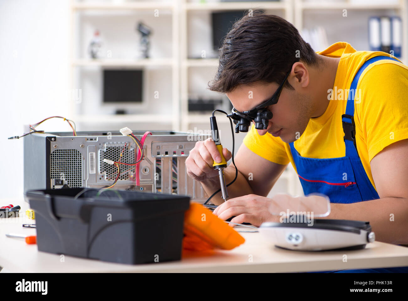 Computer repair technician repairing hardware Stock Photo - Alamy