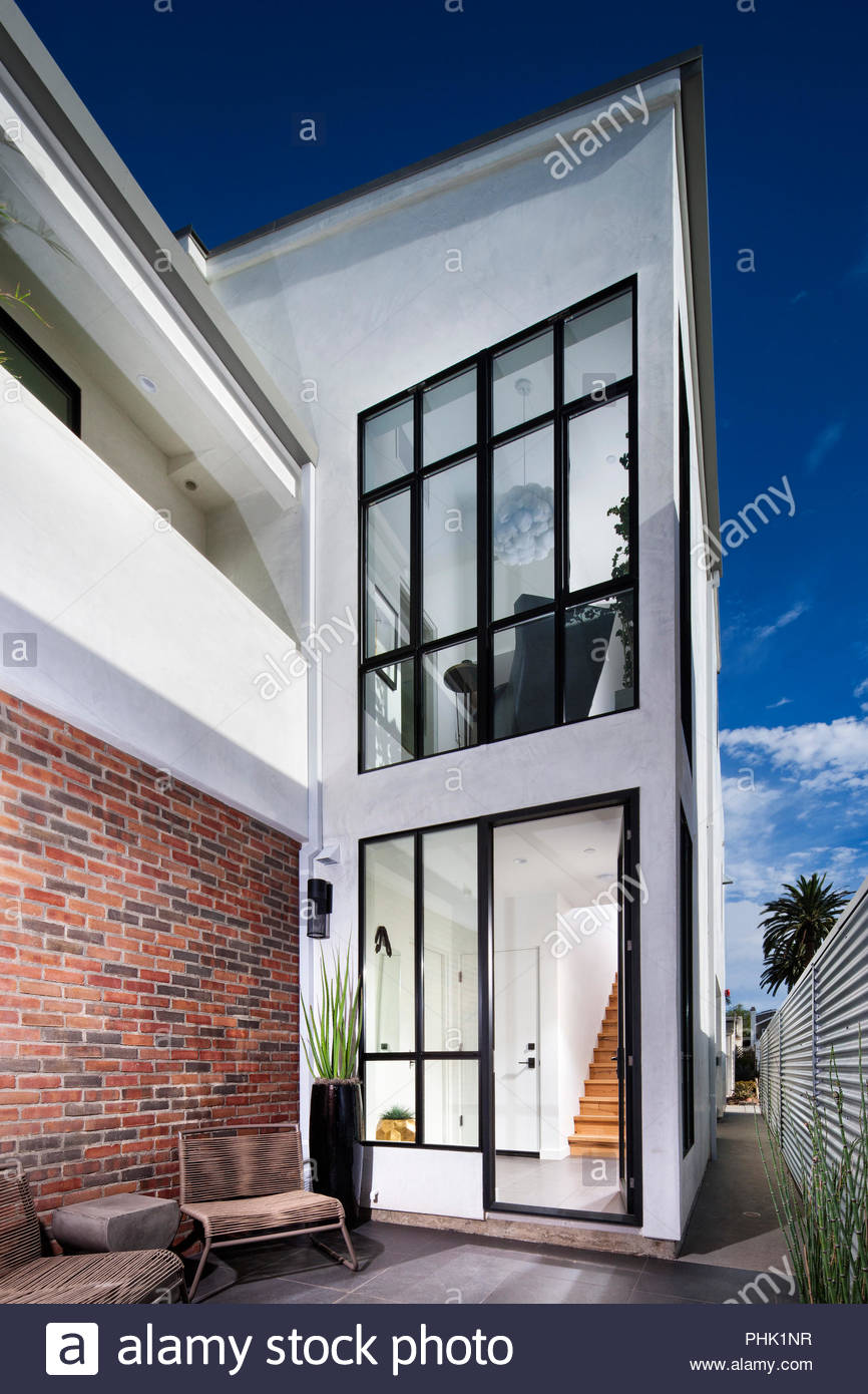 Open Door House High Resolution Stock Photography and Images - Alamy