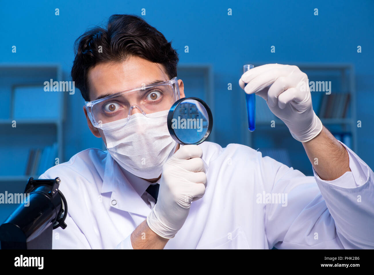 Chemistry assistant working in the chemical lab Stock Photo - Alamy
