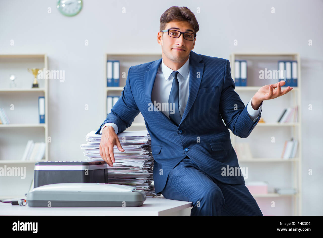Making copies in office hi-res stock photography and images - Alamy