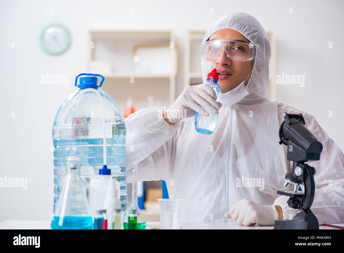 Lab assistant testing water quality Stock Photo - Alamy