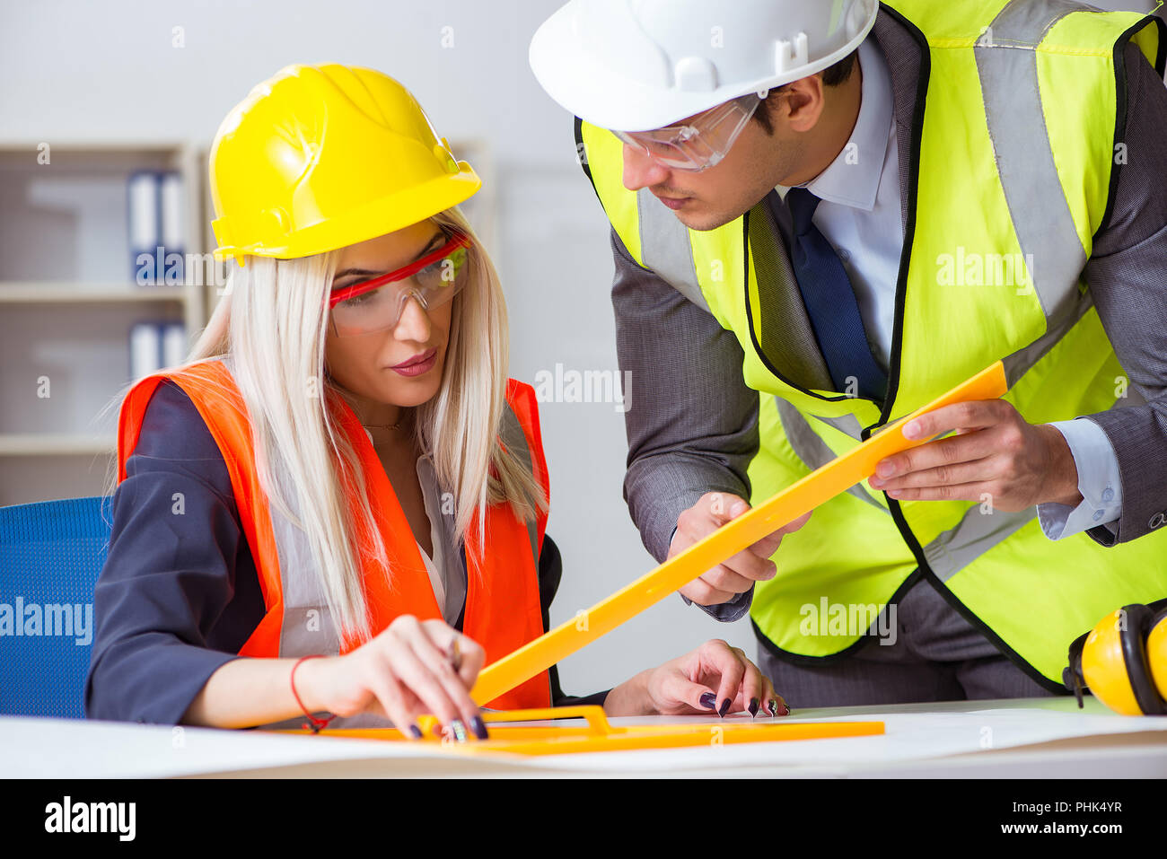 Construction workers arguing hi-res stock photography and images - Alamy