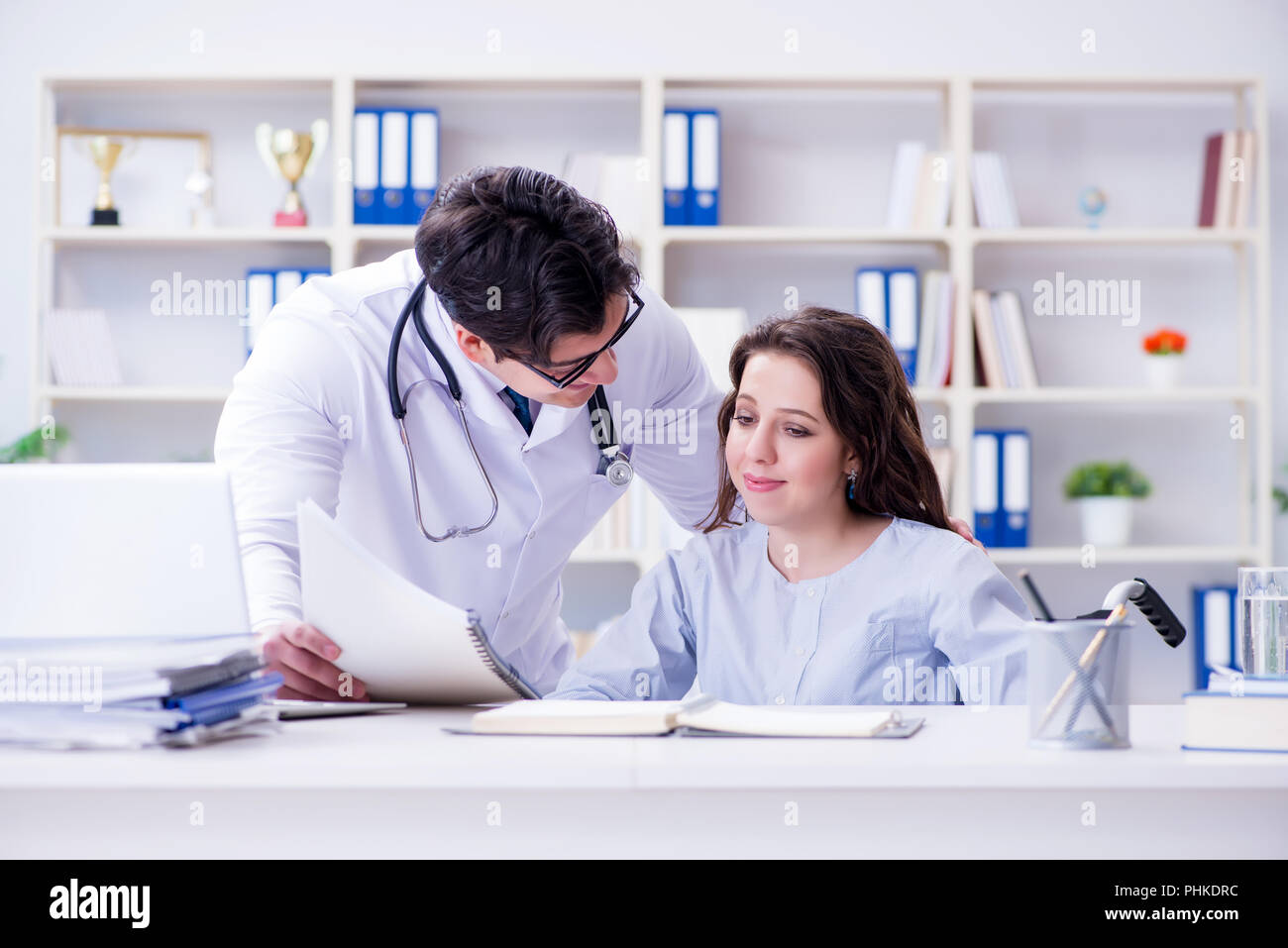Female patient visiting male doctor for regular check-up in hosp Stock ...