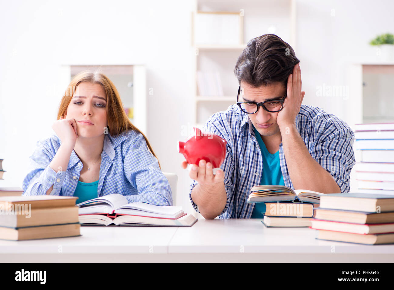 Library university checking hi-res stock photography and images - Alamy