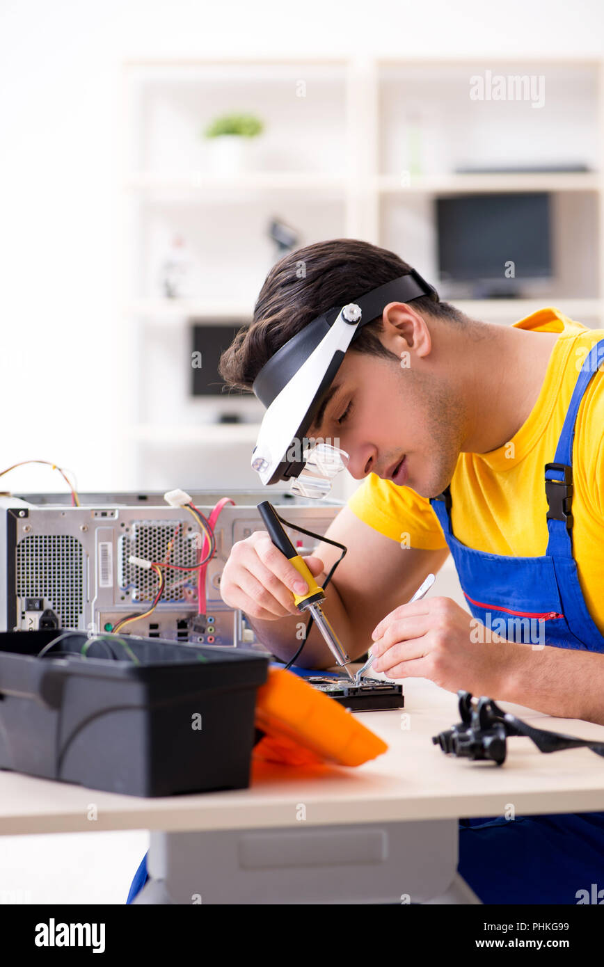 Computer repair technician repairing hardware Stock Photo - Alamy