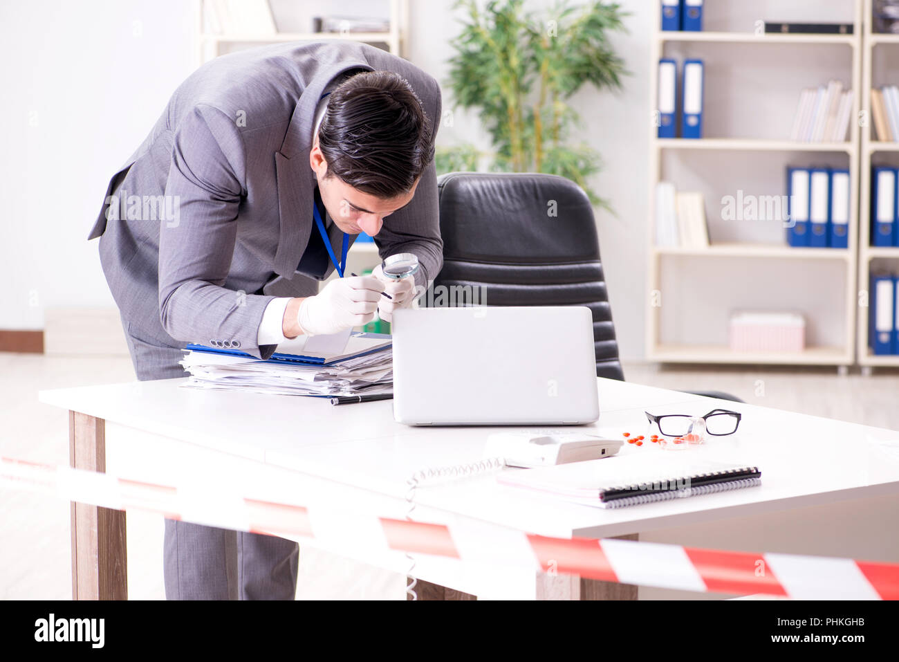 Forensics investigator at the scene of office crime Stock Photo - Alamy