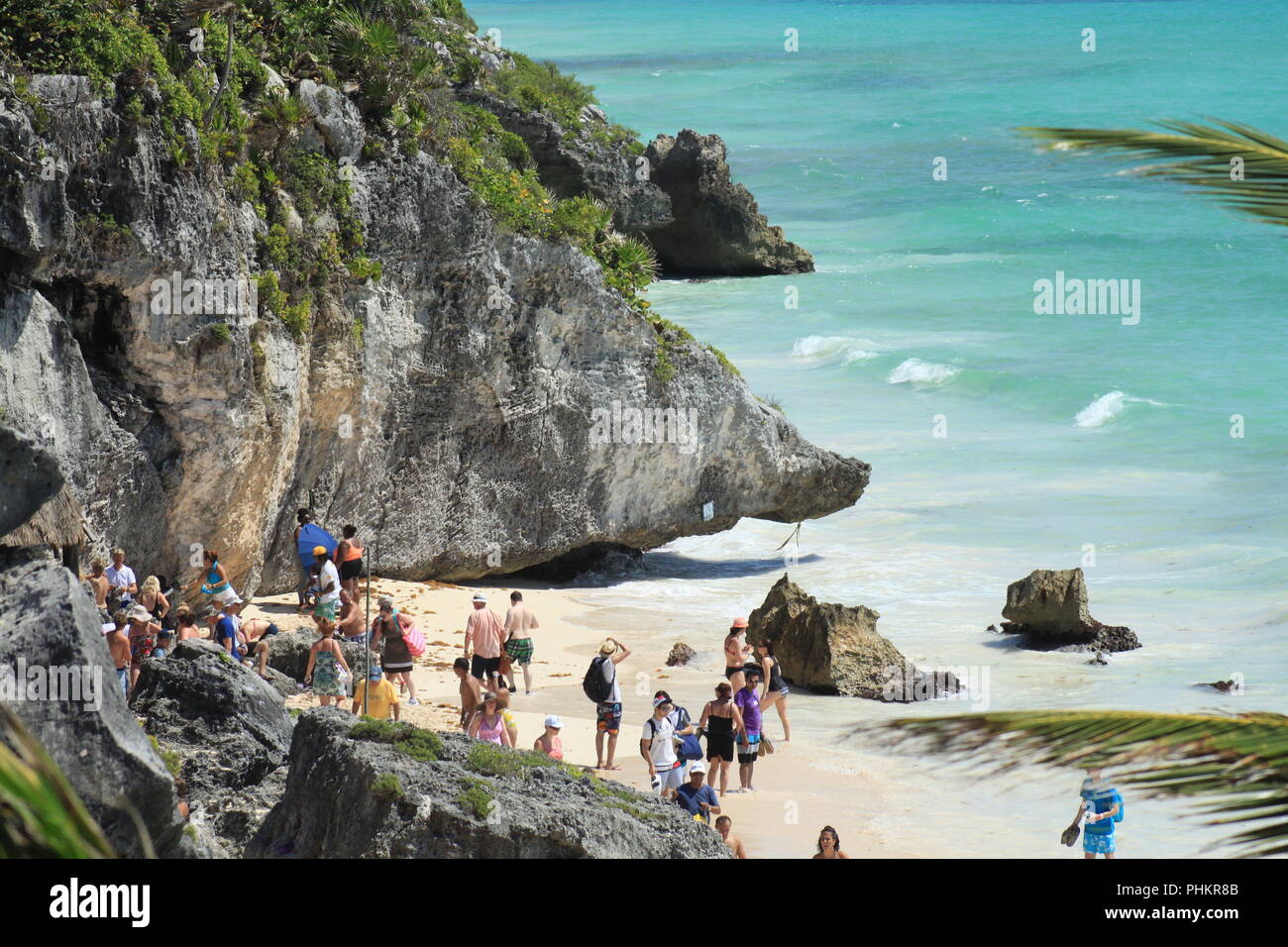 People and beach hi-res stock photography and images - Alamy