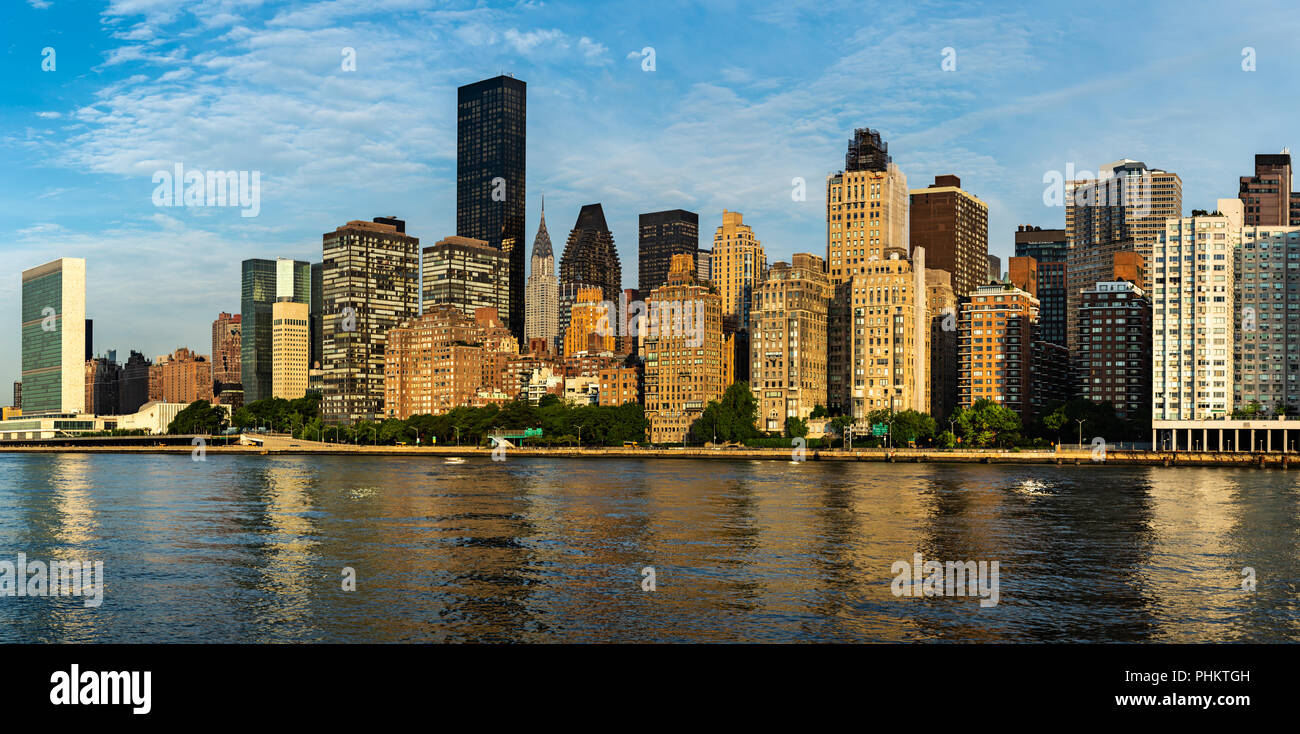 Manhattan apartment buildings vector hi-res stock photography and ...