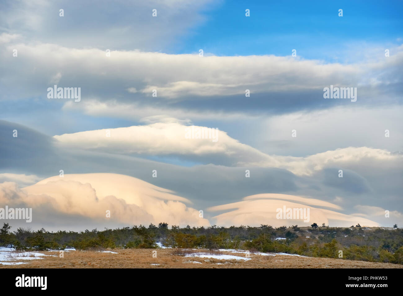 Lenticular shape hi-res stock photography and images - Alamy