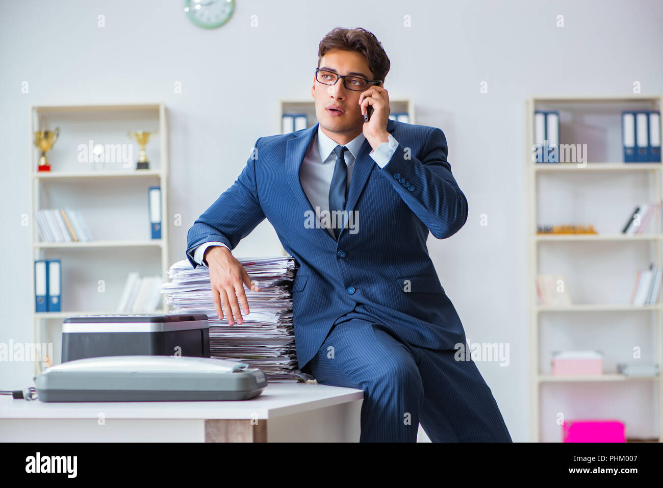 Making copies in office hi-res stock photography and images - Alamy