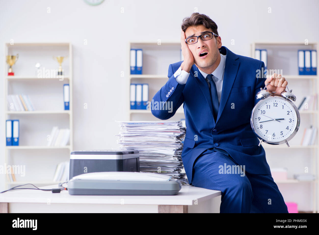 Making copies in office hi-res stock photography and images - Alamy