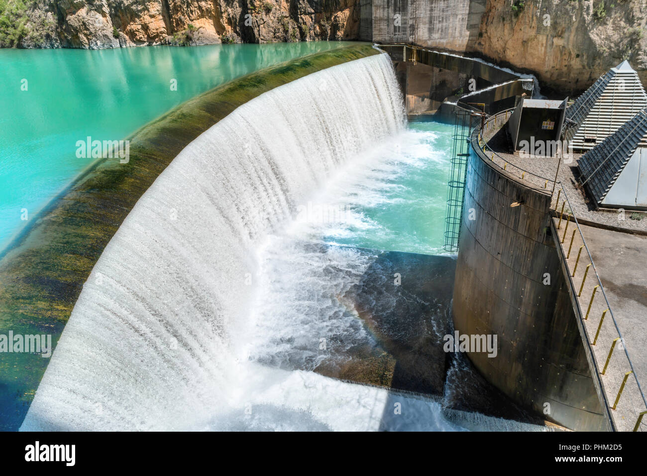 Dam on river hi-res stock photography and images - Alamy