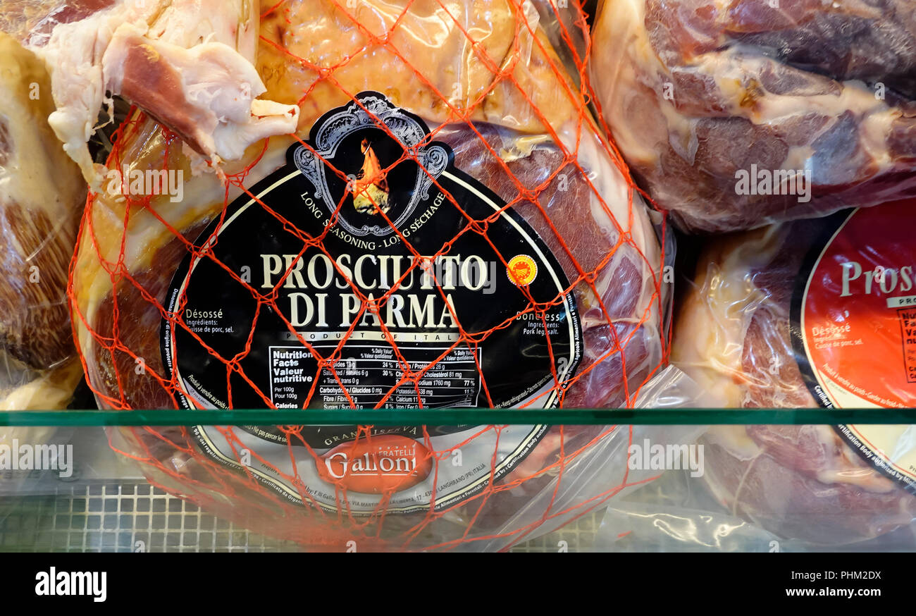 Italian deli display hi-res stock photography and images - Alamy