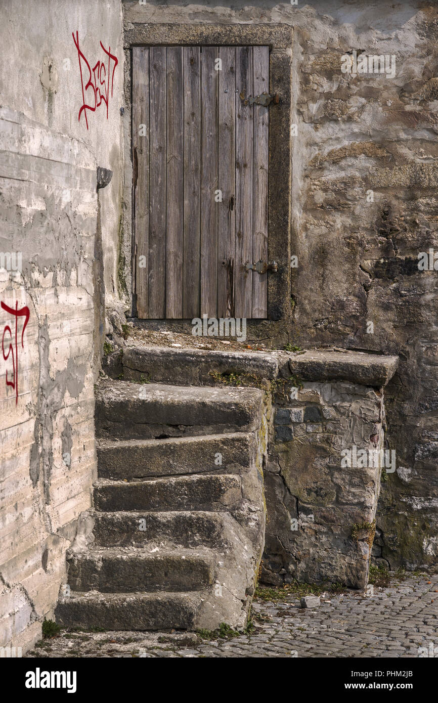 Old stone doorways hi-res stock photography and images - Alamy