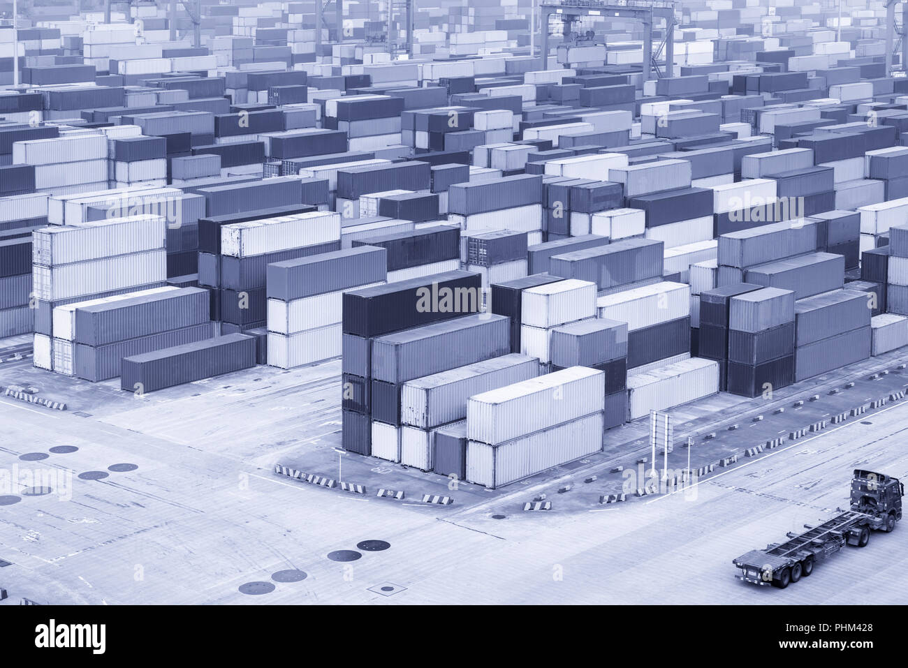 Blue shipping container hi-res stock photography and images - Alamy