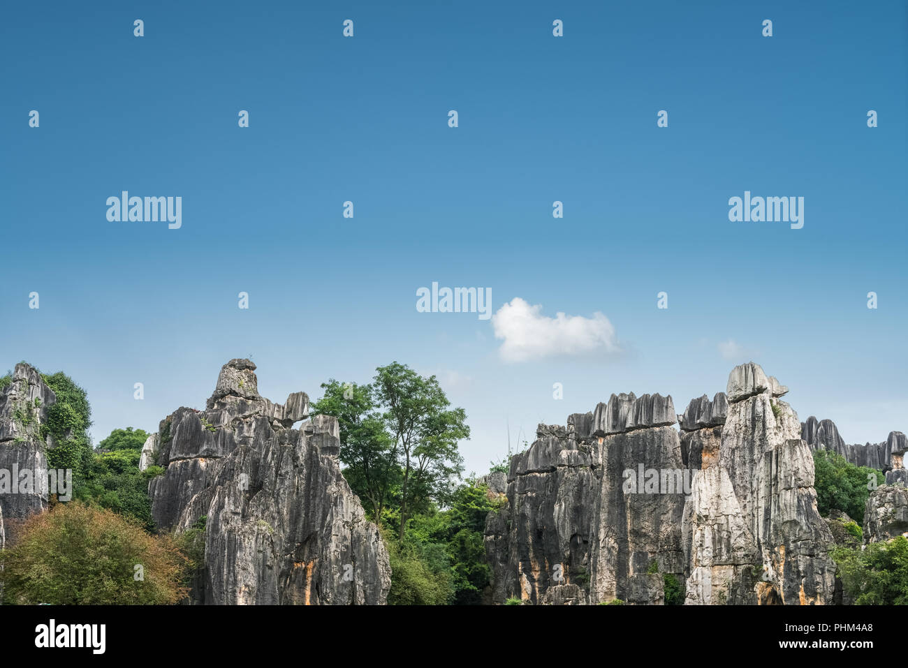 yunnan stone forest scenic Stock Photo - Alamy