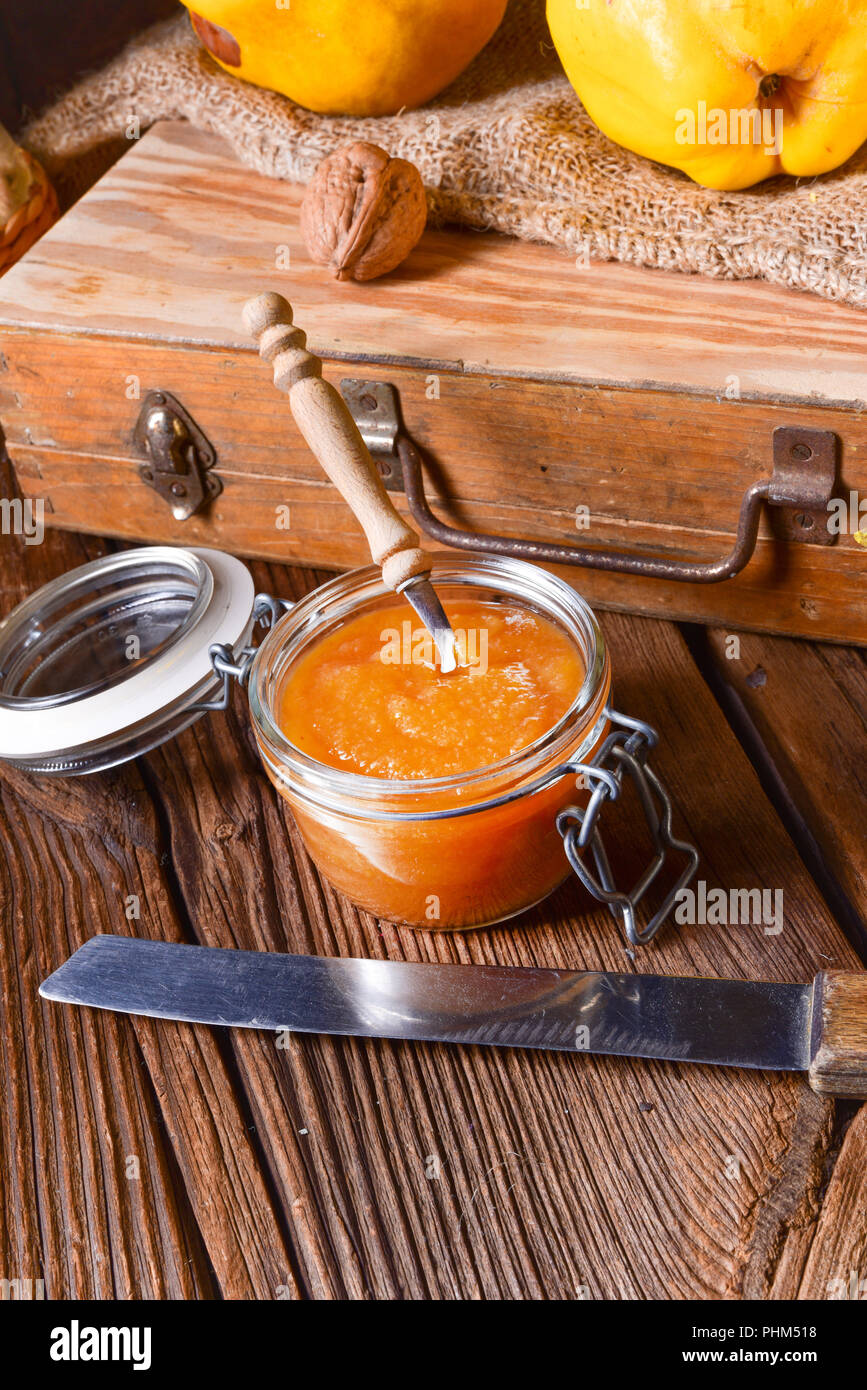 fresh and tasty Quitte (Cydonia oblonga Stock Photo - Alamy