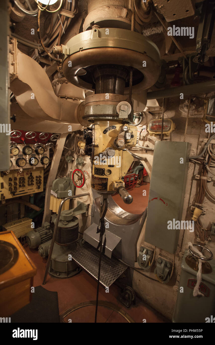 Submarine periscope hi-res stock photography and images - Alamy