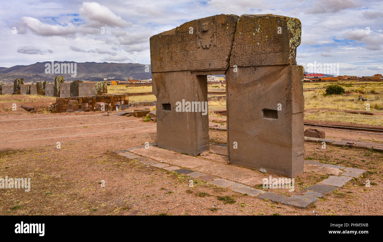 The Puerta de Sol (Gateway of the Sun) of the Kalasasaya, at the ...