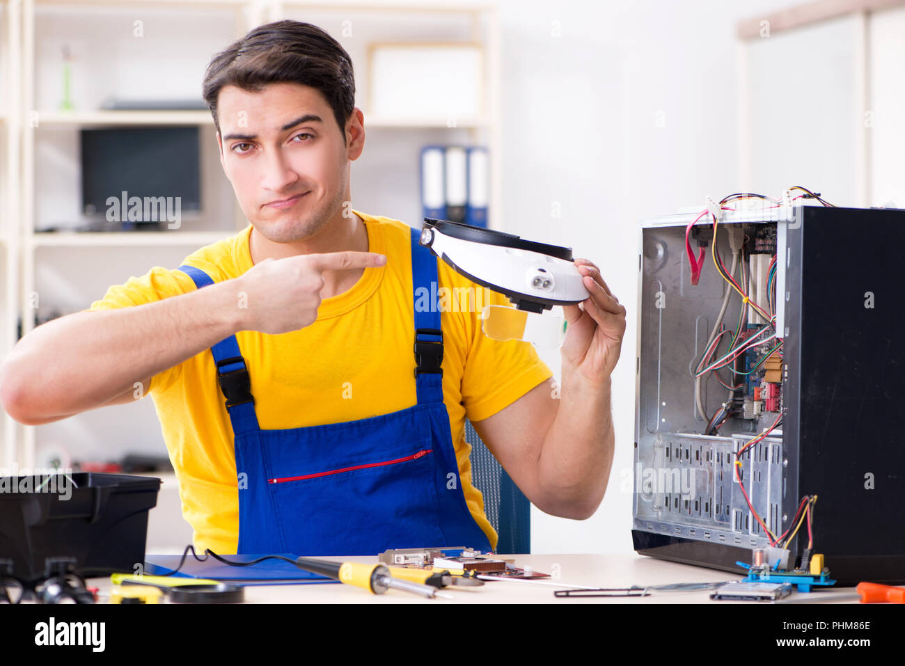 Computer repair technician repairing hardware Stock Photo - Alamy