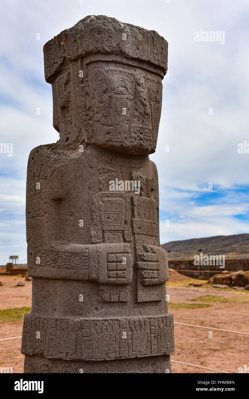 Fraile monolith tiahuanaco ruins hi-res stock photography and images ...