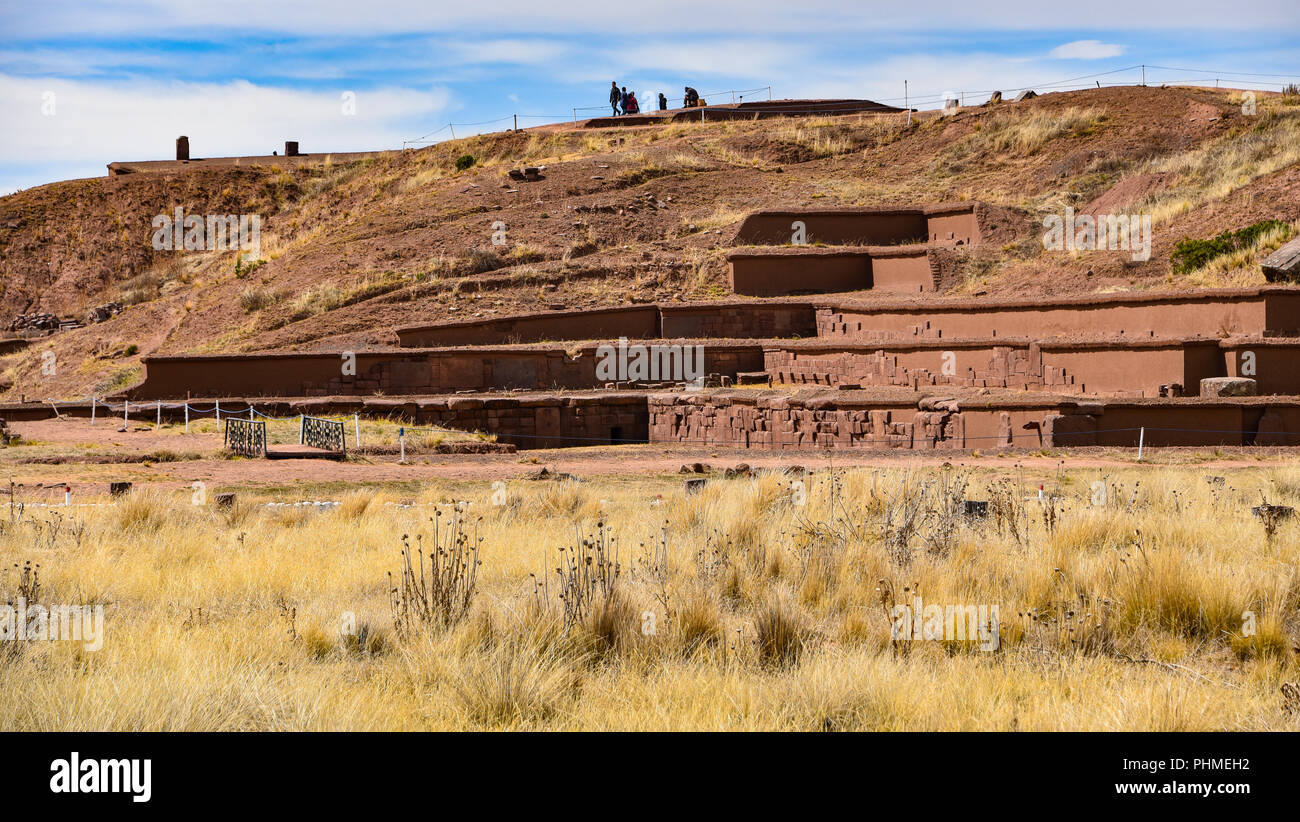 Akapana pyramid tiwanaku bolivia hi-res stock photography and images ...