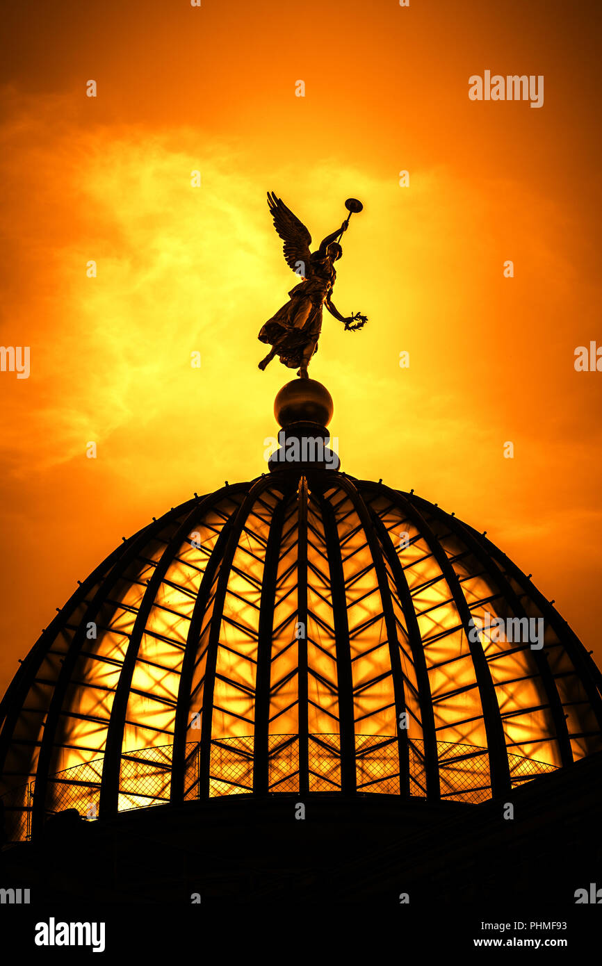 Dresden icon hi-res stock photography and images - Alamy