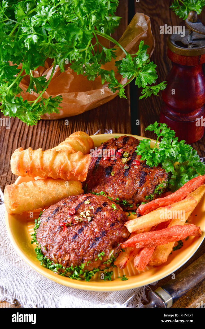 grilled bullets with croquettes and vegetables Stock Photo - Alamy