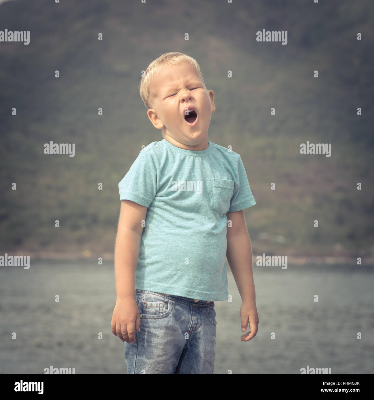 Child yawns hi-res stock photography and images - Alamy