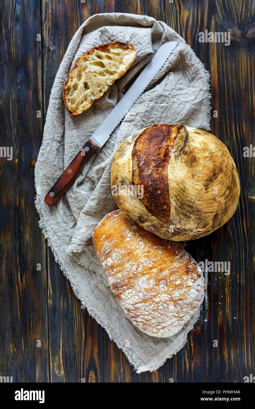 Homemade freshly baked bread on linen cloth Stock Photo - Alamy