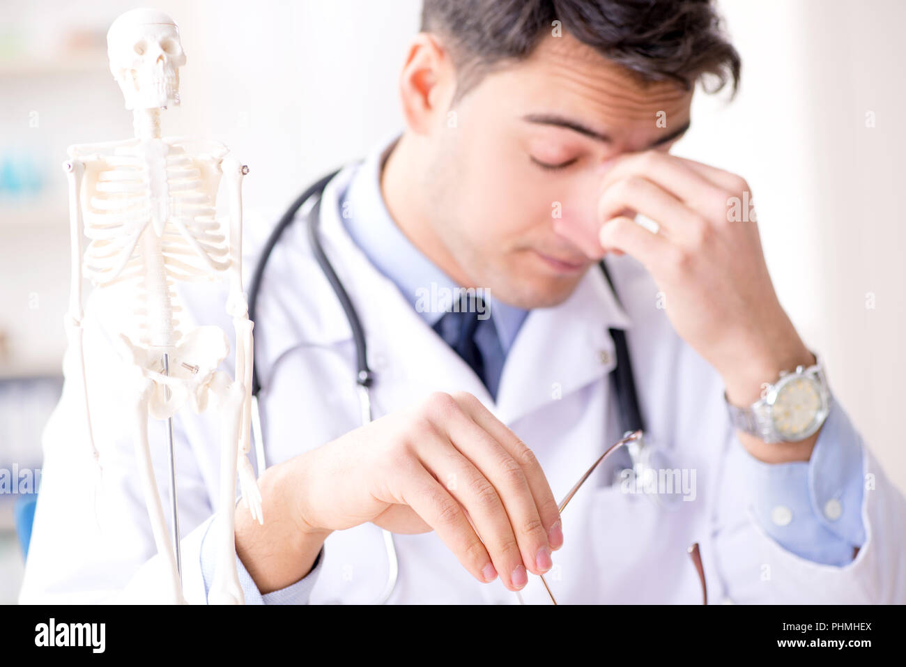 Doctor explaining human body on skeleton Stock Photo - Alamy